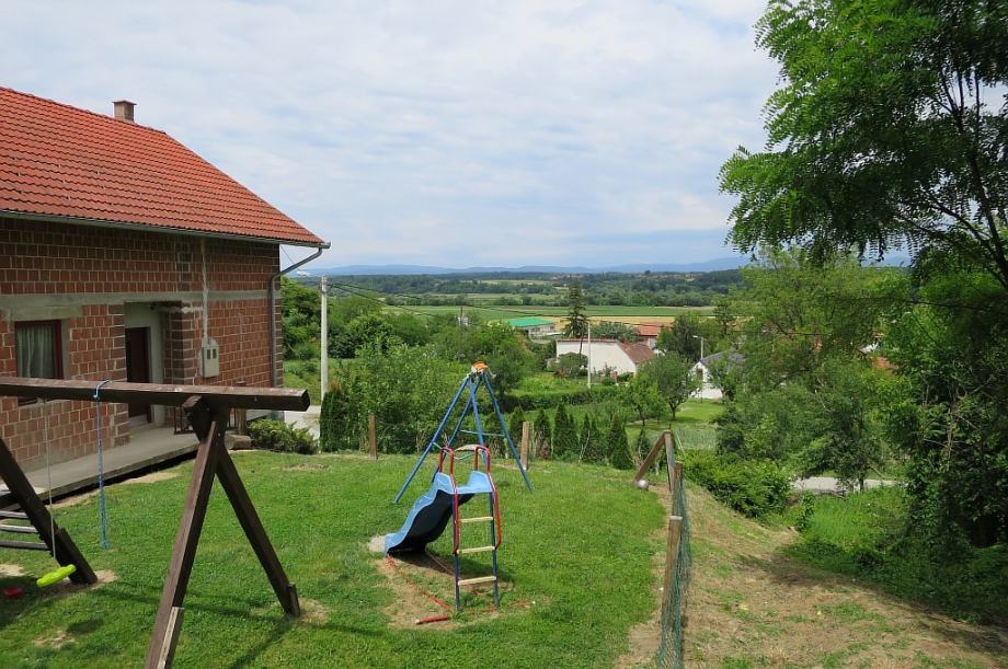 Kuća: Završje, katnica, 250.00 m2 (prodaja)