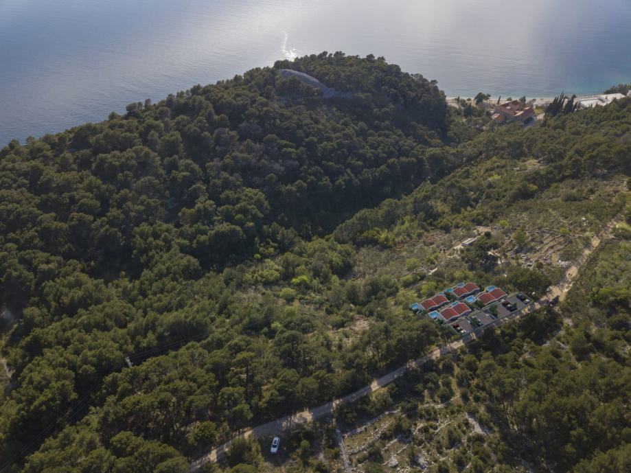 Kuce sa bazenima u izgradnji : Živogošće, 120.00 m2 +300m2 (prodaja)