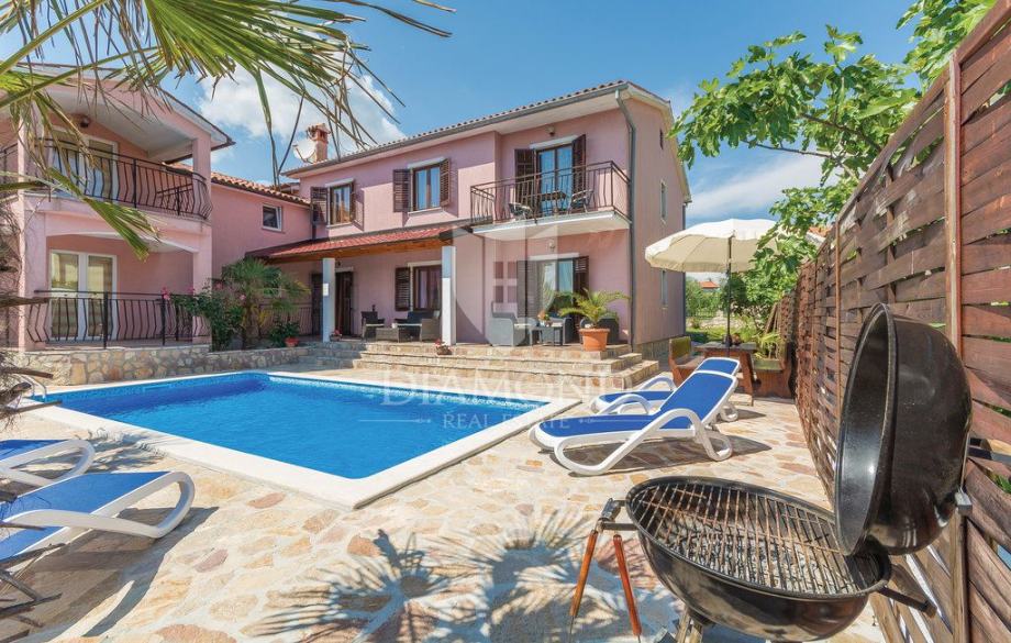 Labin, dvije kuće za odmor sa bazenima (prodaja)