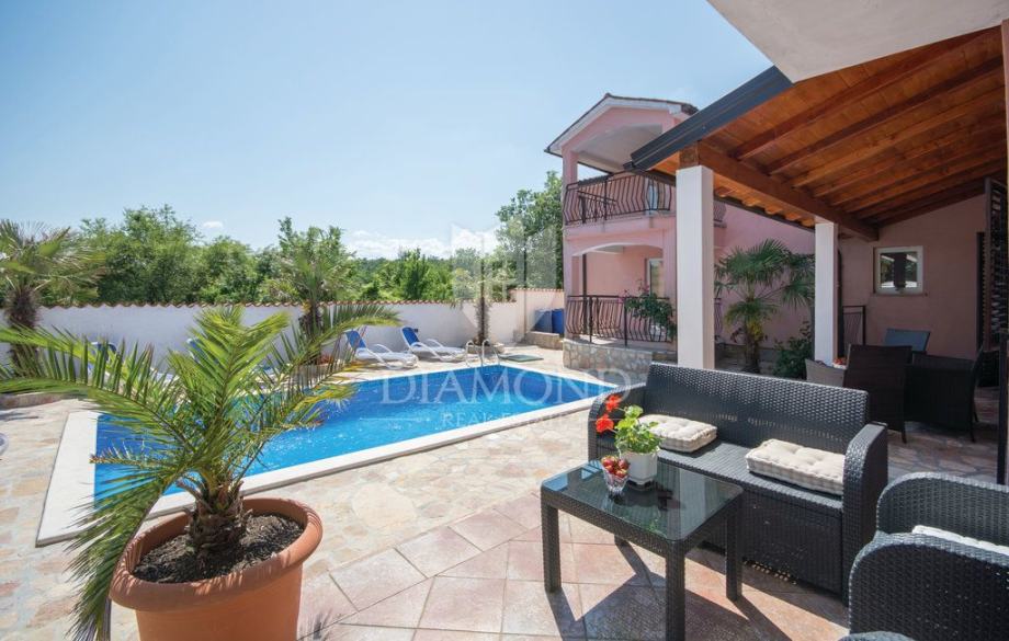 Labin, dvije kuće za odmor sa bazenima (prodaja)