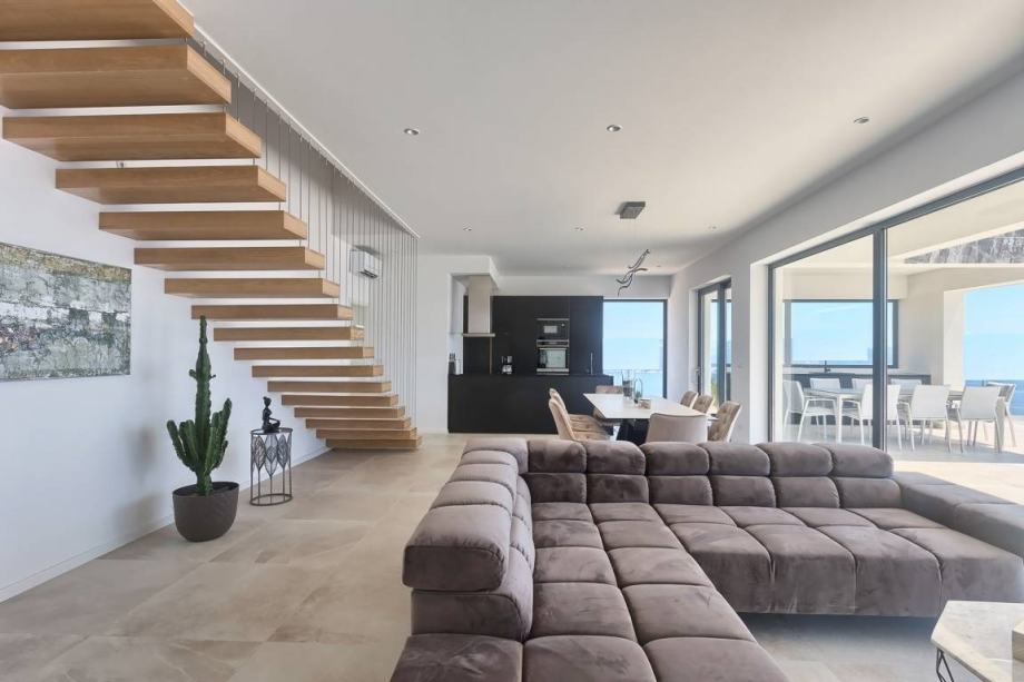 Labin, vila sa ludim pogledom na more (prodaja)