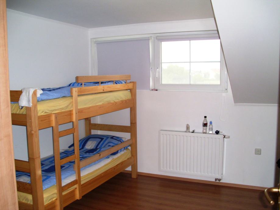 Kuća 140.00 m2 na Kat, 800m2 zemljiste, skroz mirno, 5 Soba itd. (prodaja)