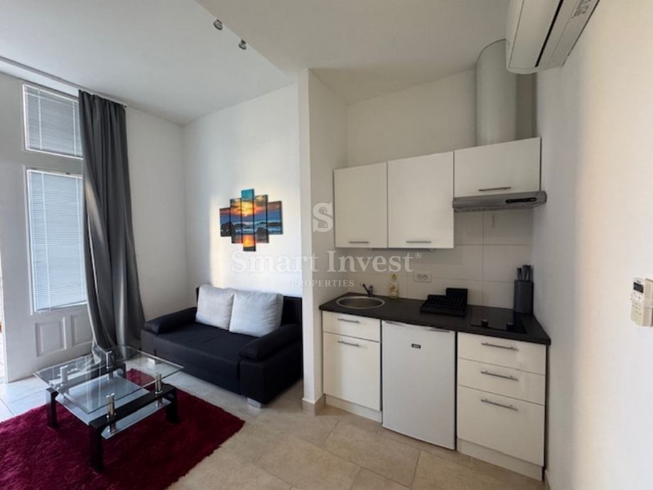 LOVRAN - STROGI CENTAR, stan od 40 m2 za dugoročni najam (iznajmljivanje)