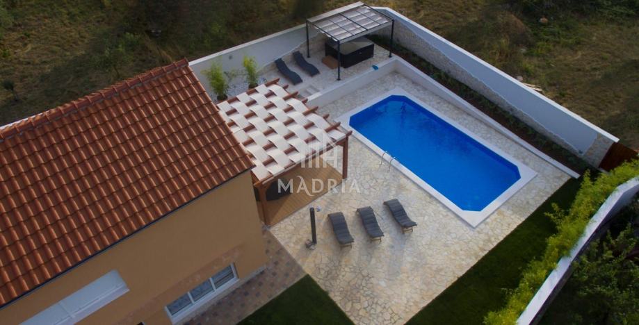 Vila, bazen, jacuzzi, netaknuta priroda (prodaja)