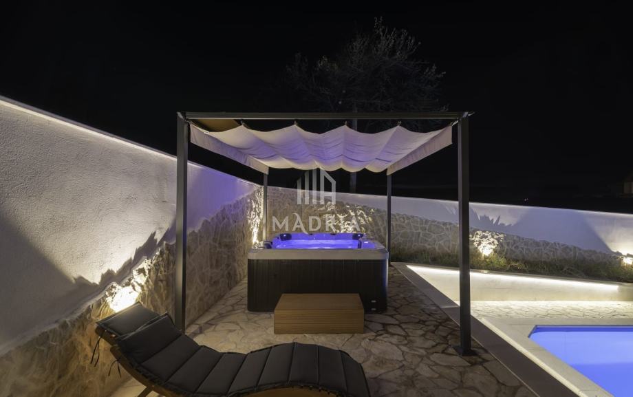 Vila, bazen, jacuzzi, netaknuta priroda (prodaja)