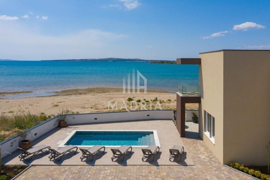 Luksuzna vila, 1. red do mora, bazen (prodaja)