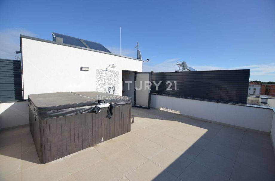 Luksuzna villa s bazenom u Poreču (prodaja)