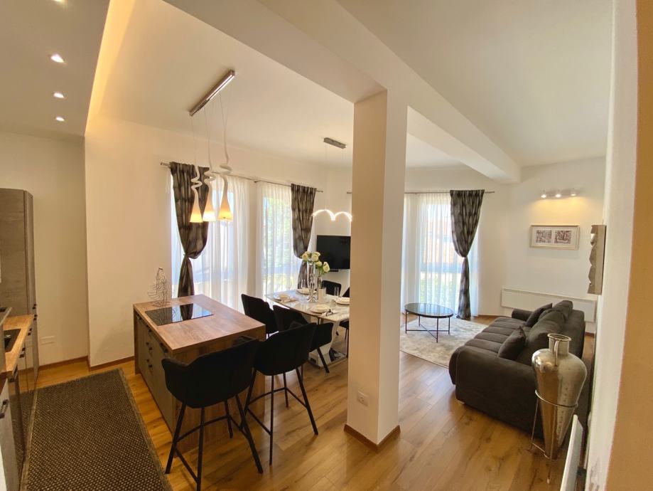 LUKSUZNI STAN 85m2 / NOVOGRADNJA /kompletno opremljen (prodaja)