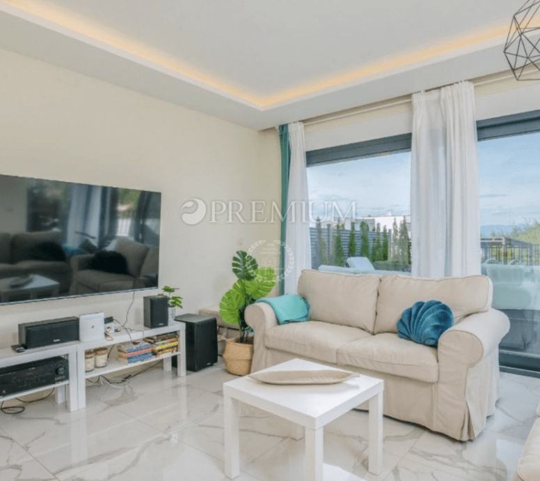 Malinska, moderan stan 250 m od mora! (prodaja)