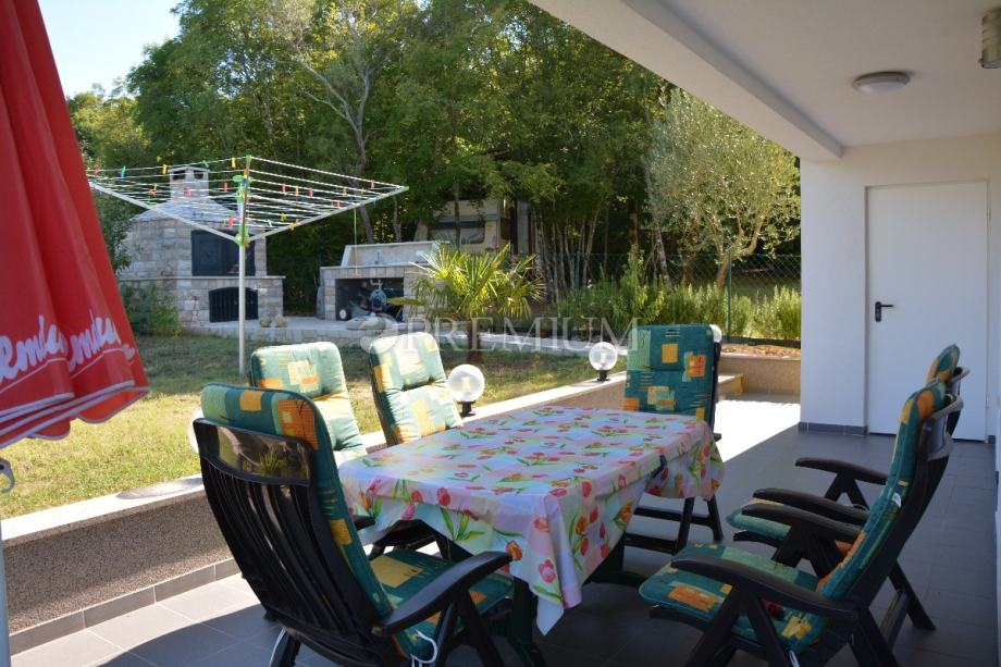 Malinska, prodaja kuće sa dva namještena apartmana !! Pogled more ...