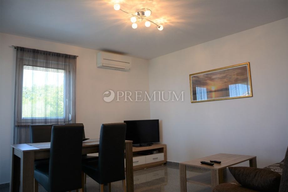 Malinska, prodaja kuće sa dva namještena apartmana !! Pogled more ...