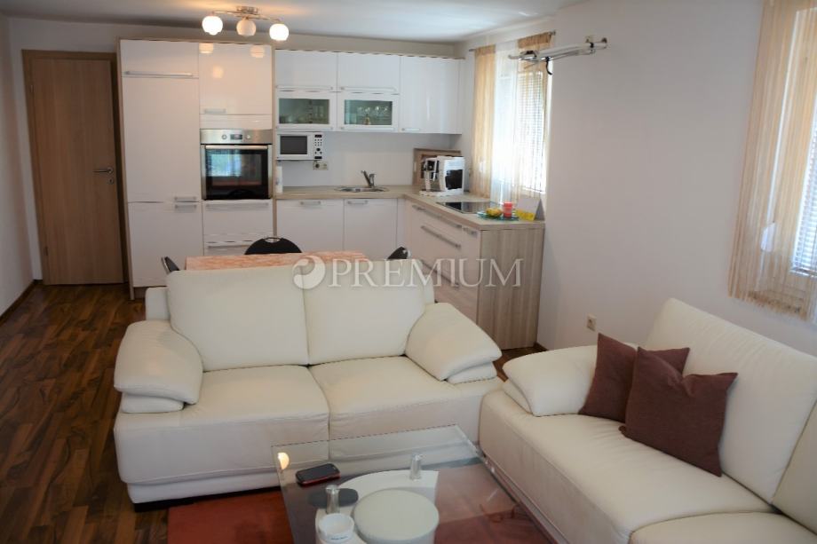 Malinska, prodaja kuće sa dva namještena apartmana !! Pogled more ...