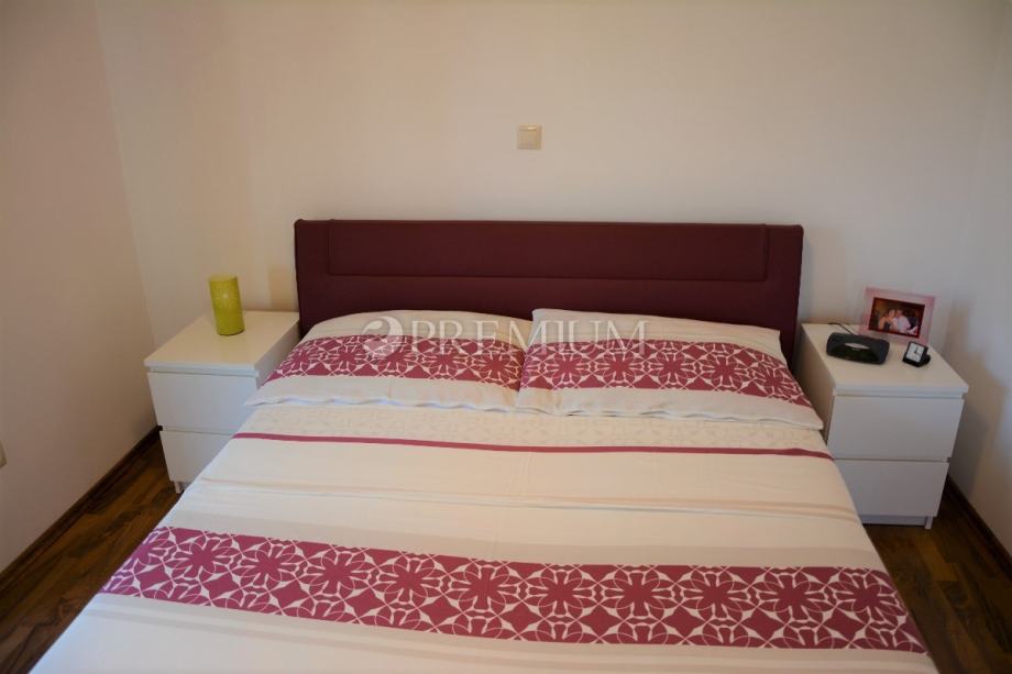 Malinska, prodaja kuće sa dva namještena apartmana !! Pogled more ...