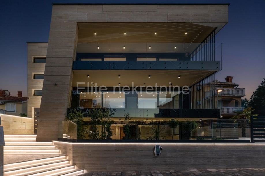 Malinska - prodaja luksuznog stana, prizemlje, 122.77m2, bazen, vrt! (prodaja)