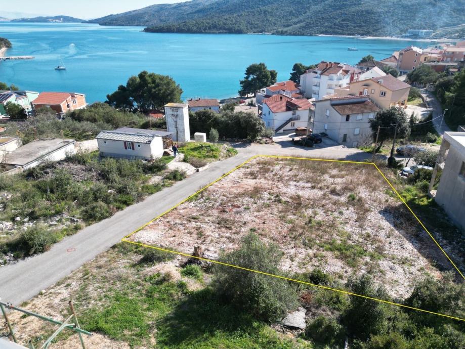 Marina, Atraktivno građ. zem, prav. građ. dozv. vila 5 stanova,bazen!