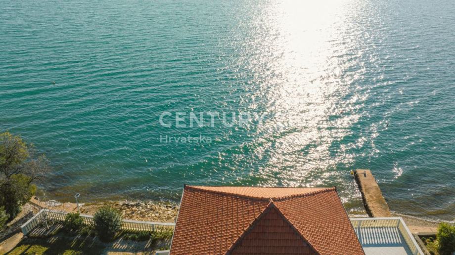 Maslenica, građ.zemljište 11o1 m2, 2 red od mora, pogled na more!