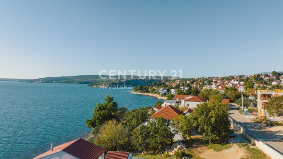 Maslenica, građ.zemljište 11o1 m2, 2 red od mora, pogled na more!