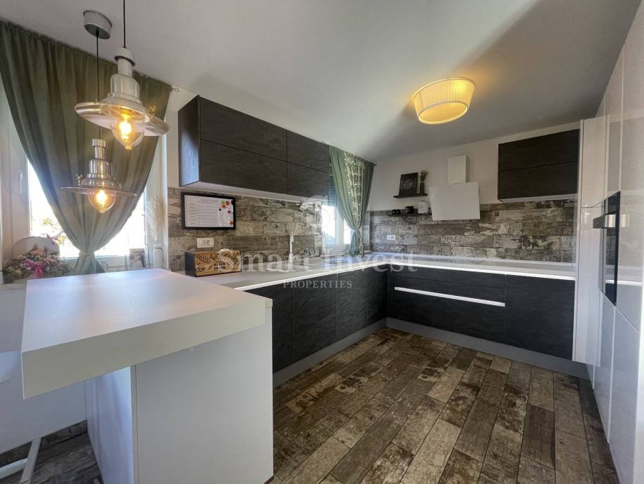 MATULJI, vrhunski dvoetažni stan od 152 m2 u novogradnji! (prodaja)