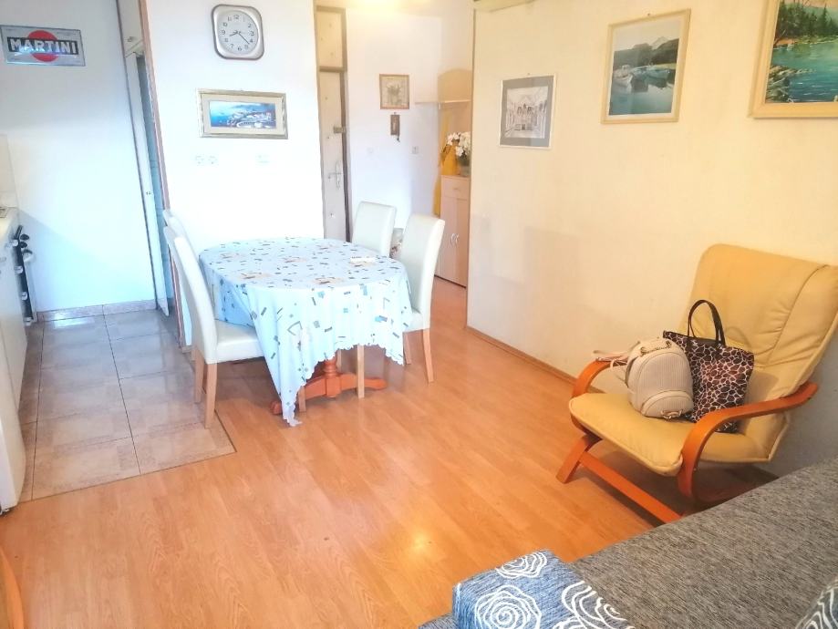 Mertojak, Doverska, jednosobni stan s lođom, 51 m2 (iznajmljivanje)