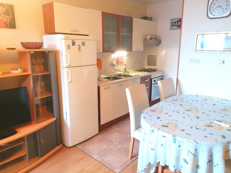 Mertojak, Doverska, jednosobni stan s lođom, 51 m2 (iznajmljivanje)