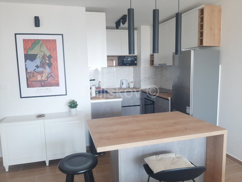 Mertojak, Split 1. iznajmljivanje, novouređen (iznajmljivanje)