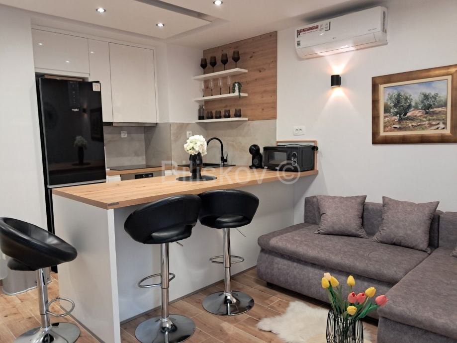 Mertojak Split najam 1 soba novouređen (iznajmljivanje)