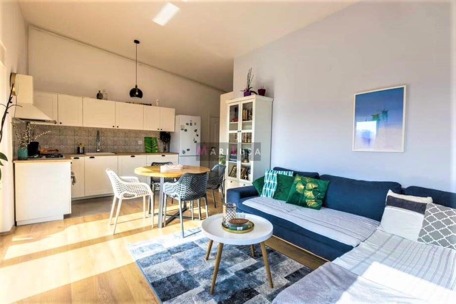 NOVO- MODERAN 3-SOBAN STAN 70 m2 - PARKING (prodaja)