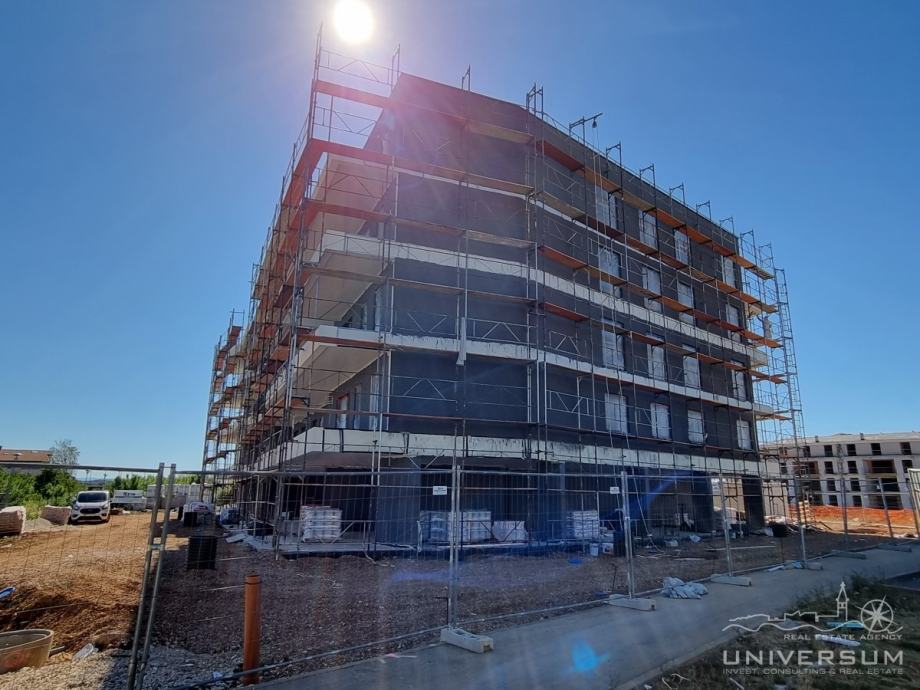 Moderan stan s liftom u novogradnji u Umagu (prodaja)