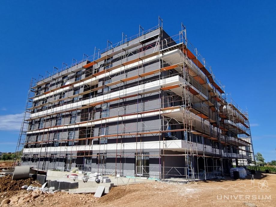 Moderan stan s liftom u novogradnji u Umagu (prodaja)