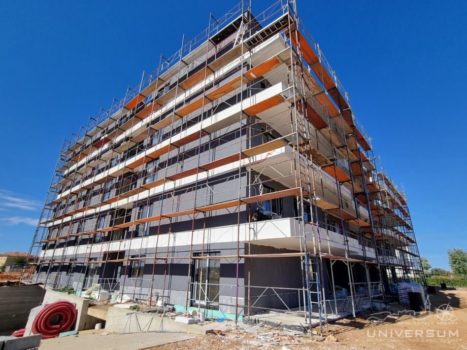 Moderan stan s liftom u novogradnji u Umagu (prodaja)