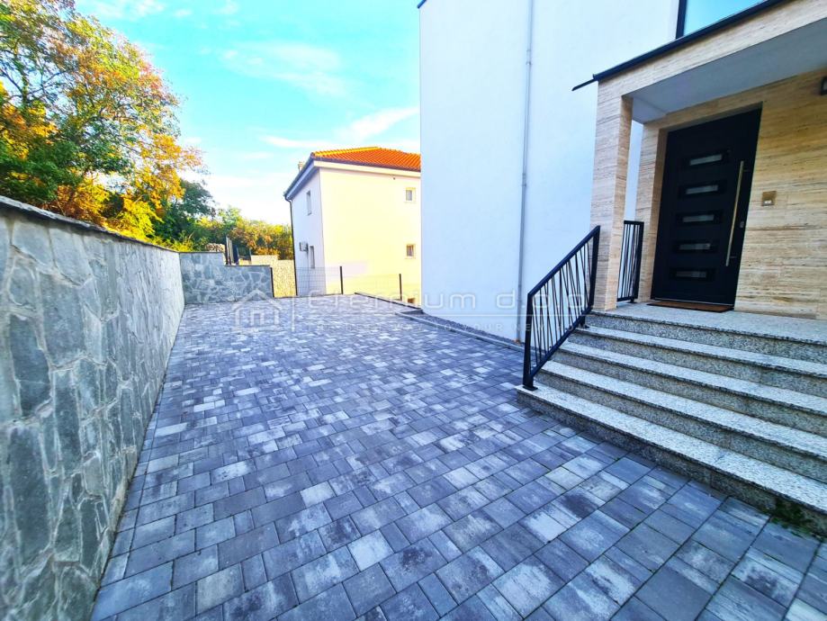 MODERNA GRADNJA - PREDIVNI PENTHOUSE SA GARAŽOM (prodaja)