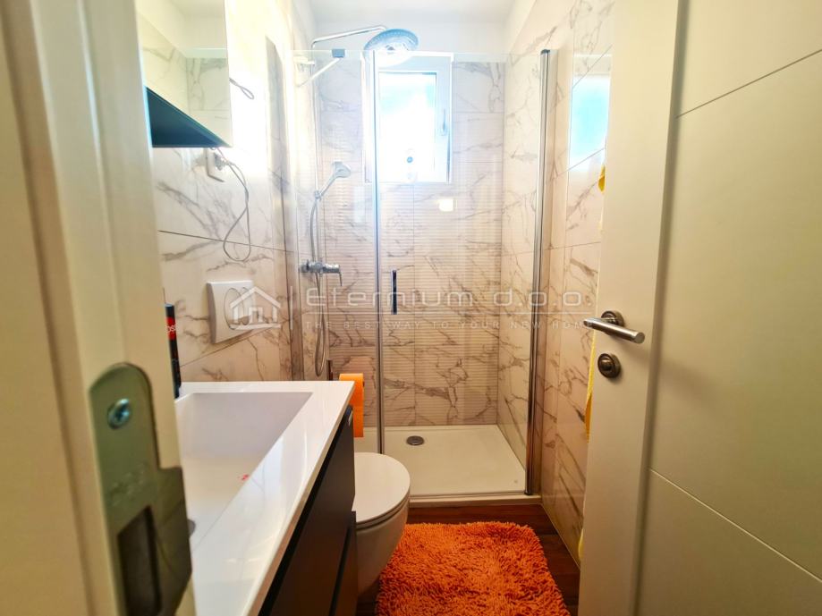 MODERNA GRADNJA - PREDIVNI PENTHOUSE SA GARAŽOM (prodaja)