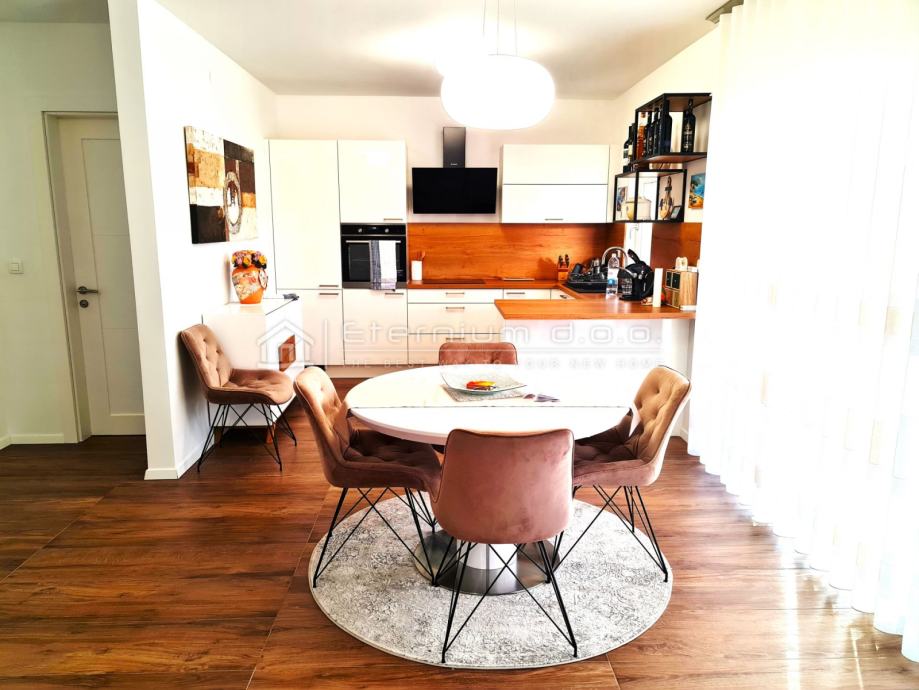 MODERNA GRADNJA - PREDIVNI PENTHOUSE SA GARAŽOM (prodaja)