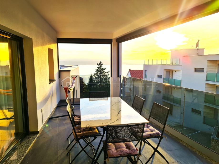 MODERNA GRADNJA - PREDIVNI PENTHOUSE SA GARAŽOM (prodaja)