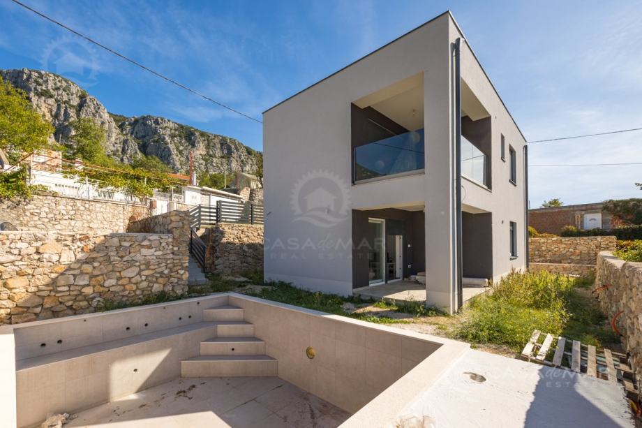 MODERNA VILA SA BAZENOM (prodaja)