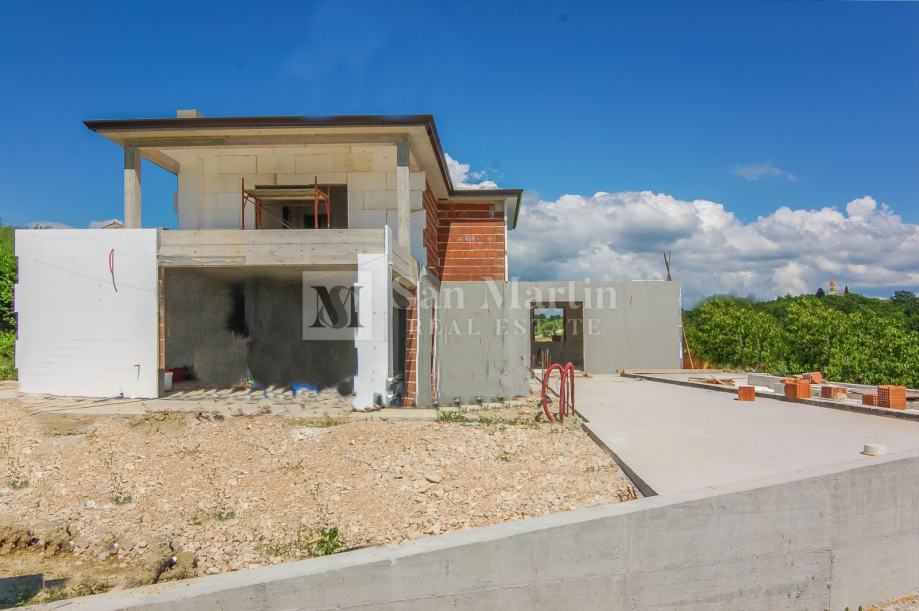 Momjan- predivna vila sa otvorenim pogledom (prodaja)