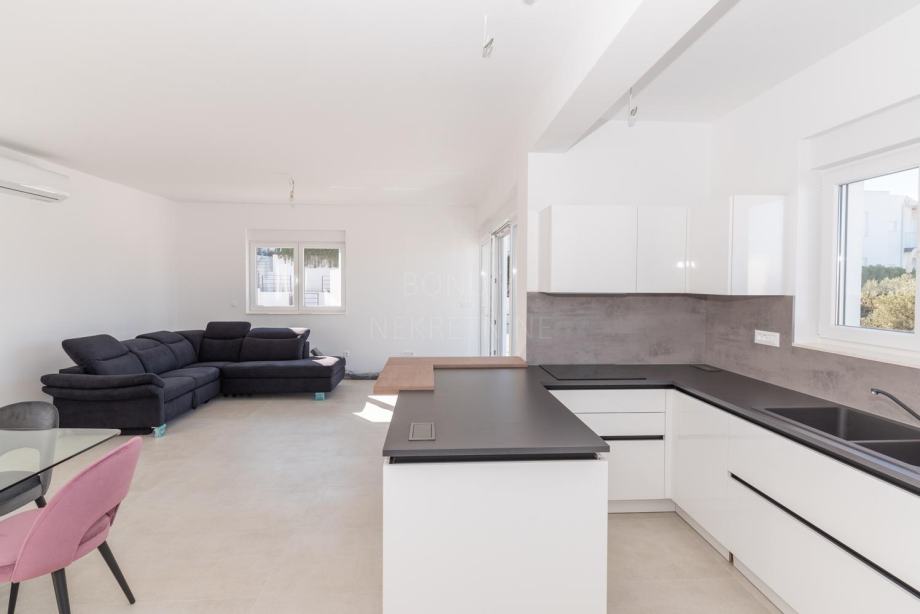 Murter, moderna gradnja, vrhunska kvaliteta, novi dvosoban stan s lije