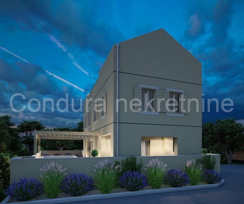 Nin centar - kuća za odmor u prvom redu do mora (prodaja)