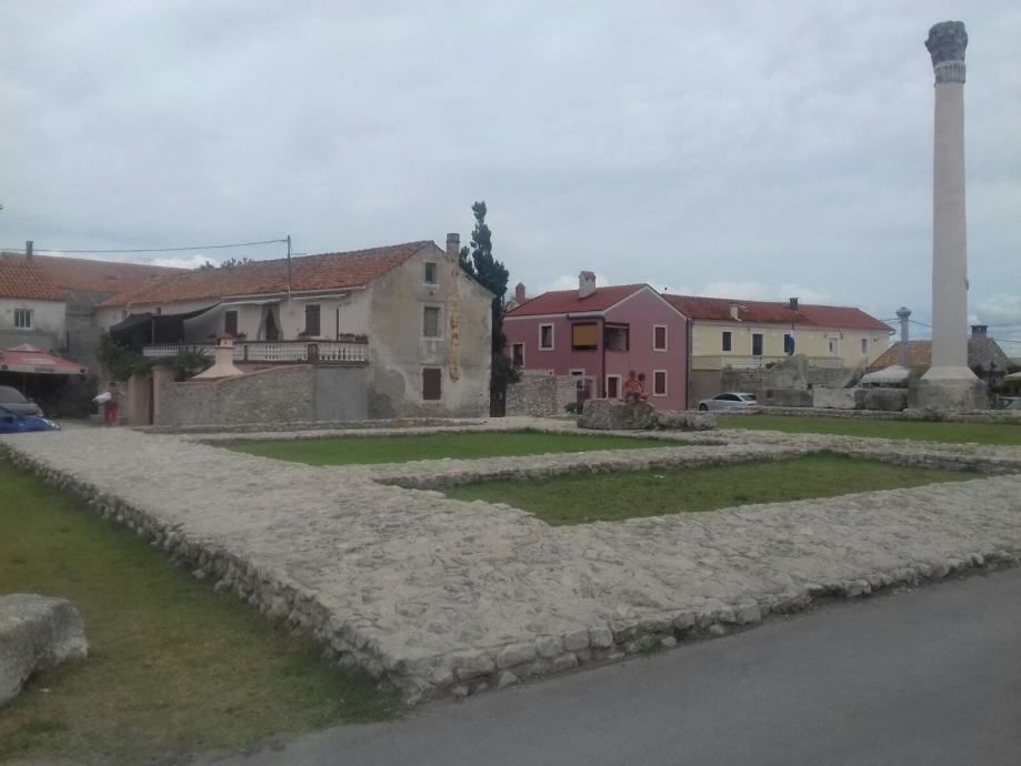 Nin, centar - kuća pored rimskog hrama, 220 m2 (prodaja)