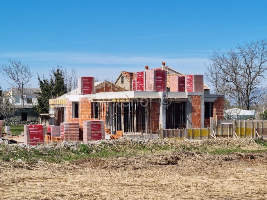 NIN-CENTAR - kuća roh-bau (prodaja)