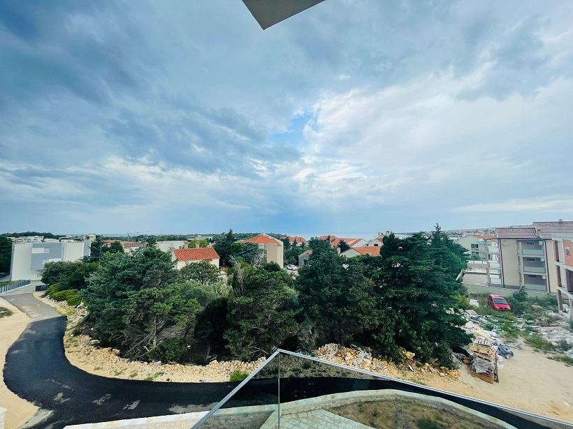 Novalja, 3-sob.apartman na II katu + studio u prizemlju, bazen, novo!