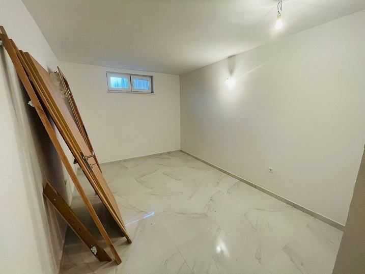 Novalja, 3-sob.apartman na II katu + studio u prizemlju, bazen, novo!