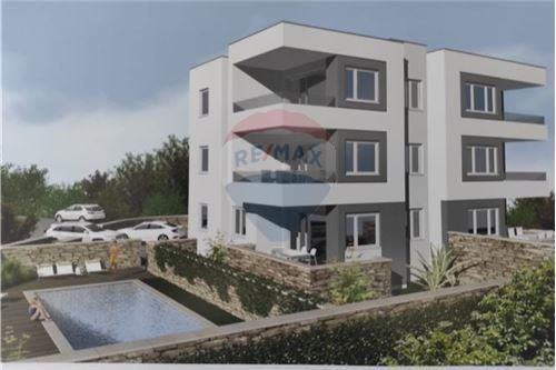 NOVALJA - dvosoban stan na prvom katu (prodaja)