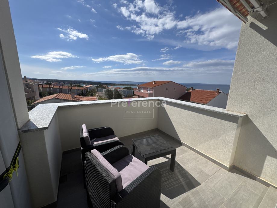 Novalja - dvosobni stan s pogledom (prodaja)