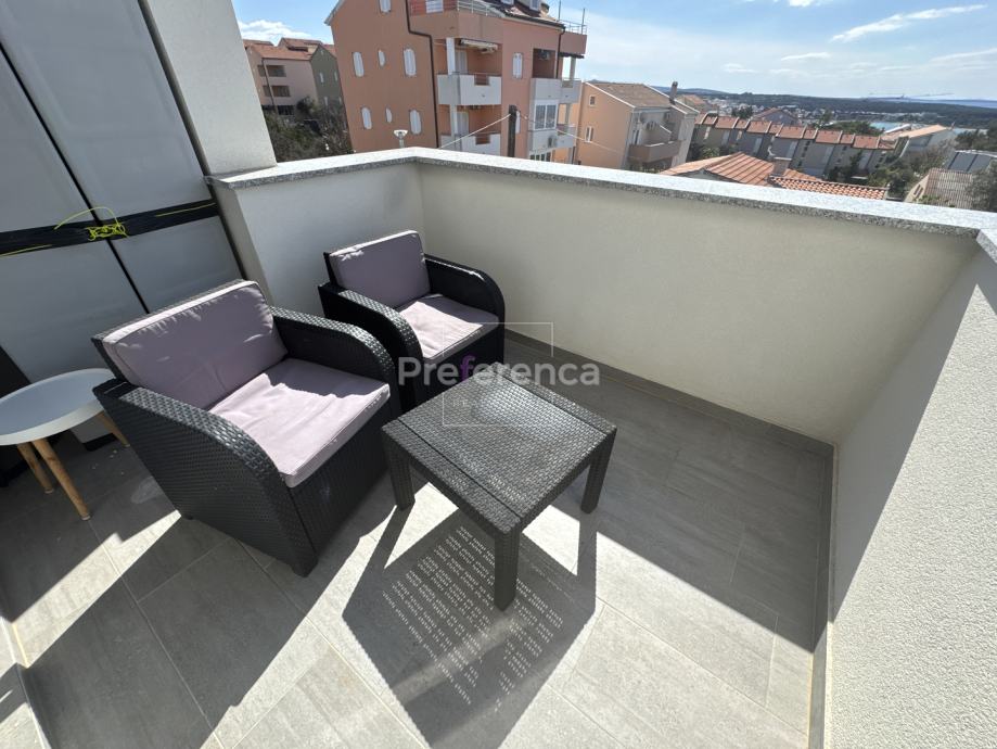 Novalja - dvosobni stan s pogledom (prodaja)