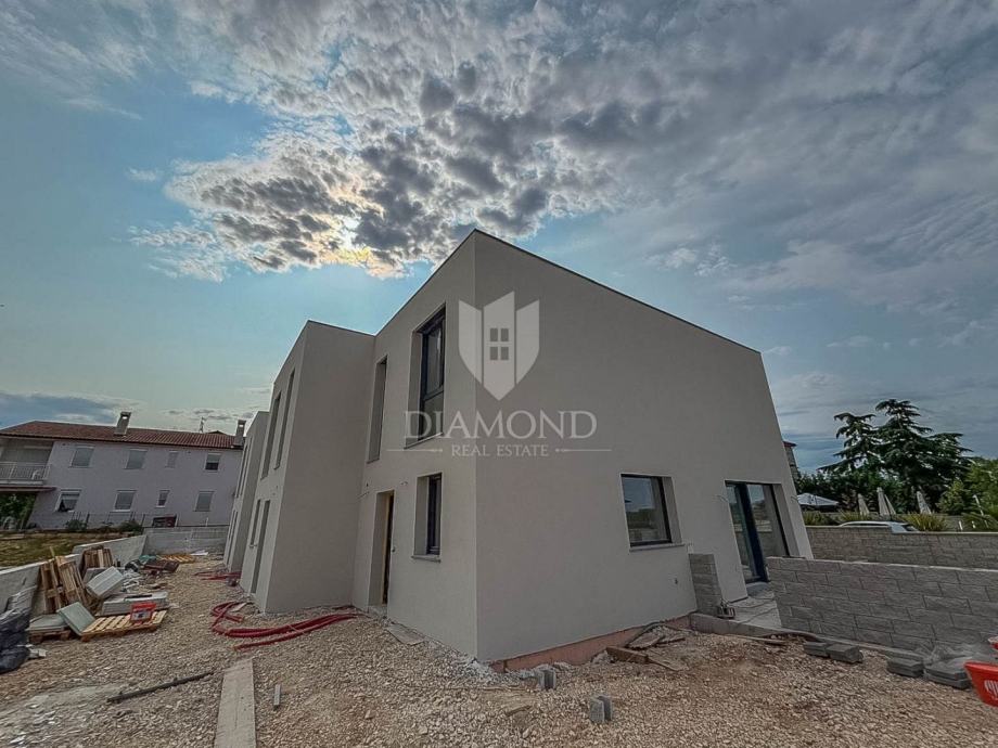 Novigrad, moderna kuća u nizu! (prodaja)