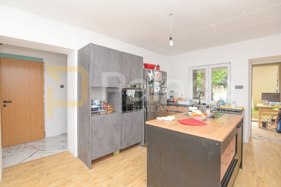 Obiteljska kuća s velikom okućnicom, Stankovci-Crljenik, 160 m2 (prodaja)