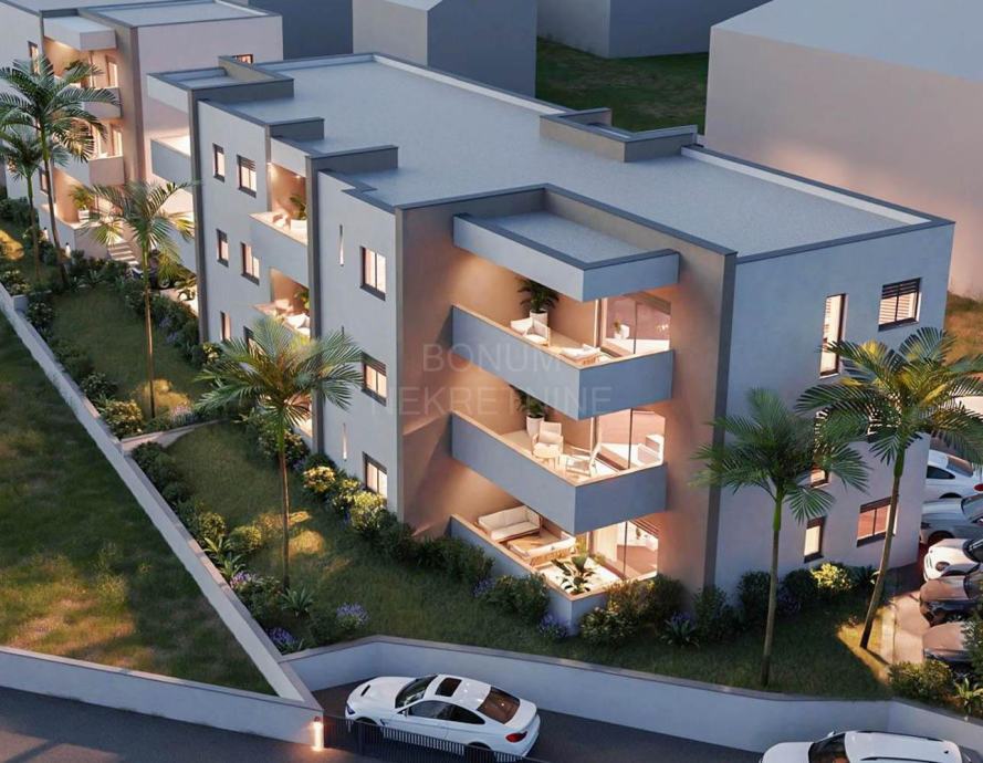 Odličan mali stan, prvi kat, Vodice