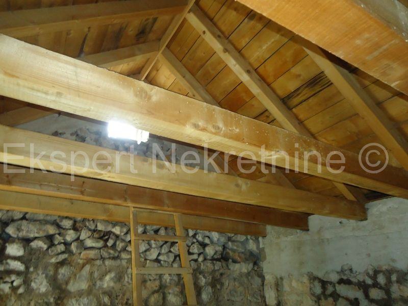 Ogorje, Svilaja, obnovljena kamena kućica cca20m2 sa1000m2 z (prodaja)