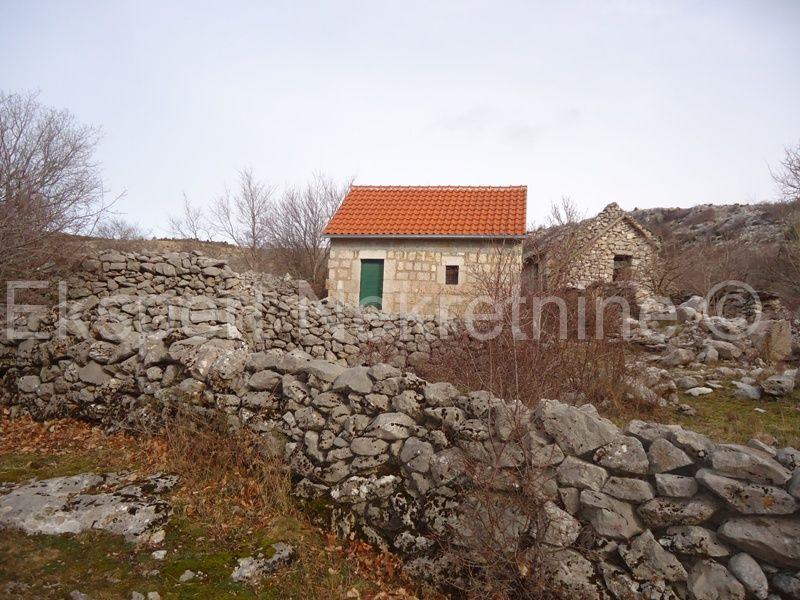 Ogorje, Svilaja, obnovljena kamena kućica cca20m2 sa1000m2 z (prodaja)